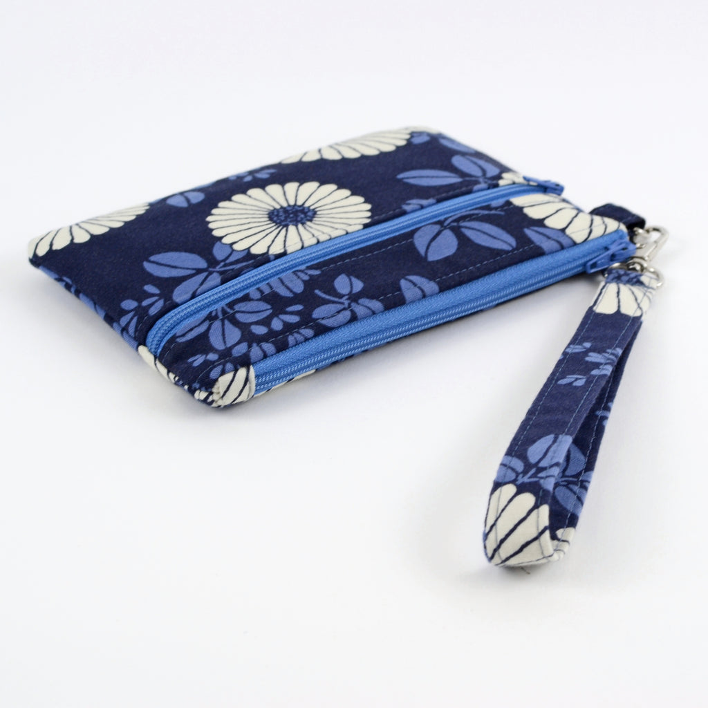The Essential Wristlet Sewing Pattern – dogundermydesk